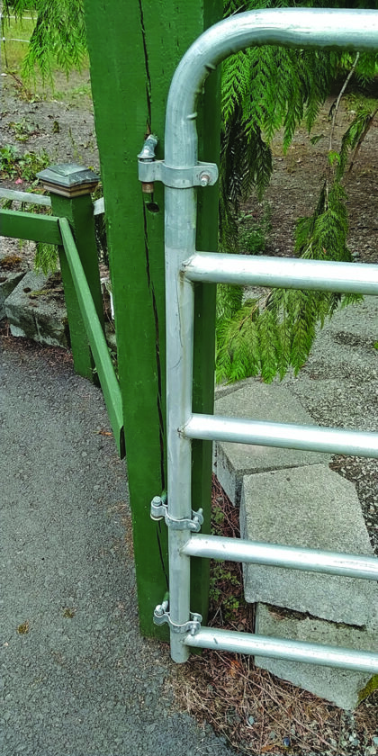 DIY Adjustable Livestock Gate - Grit